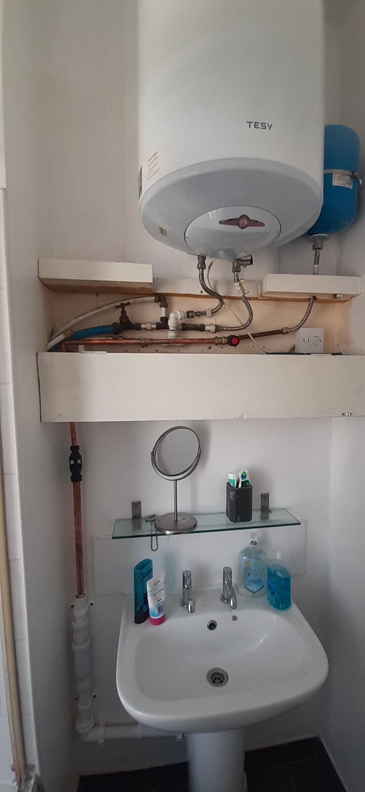 This is knocking and water is leaking from somewhere you can't see what's causing it? | Page 4 ...