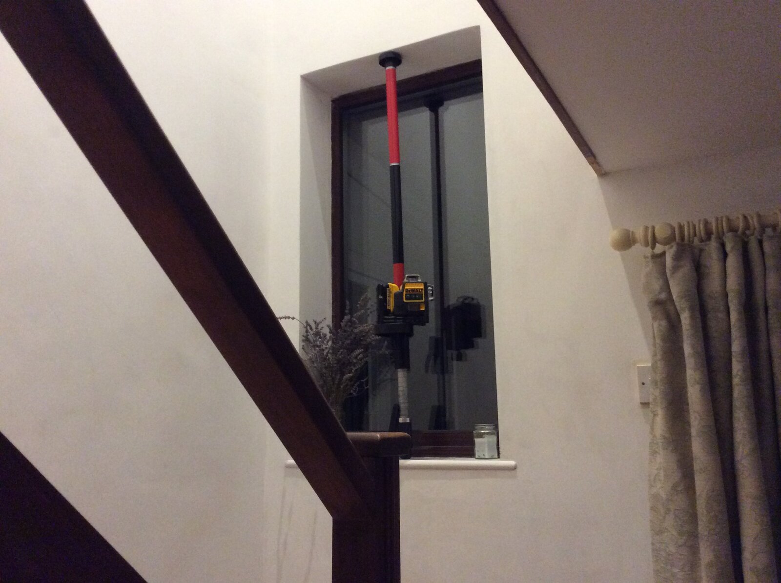 Dewalt Laser Level - stand | DIYnot Forums