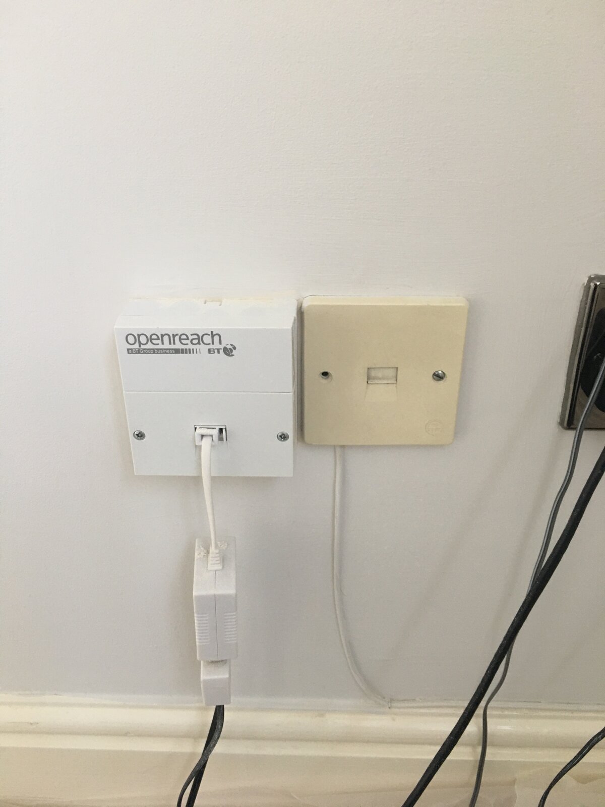 Telephone sockets? id please | DIYnot Forums