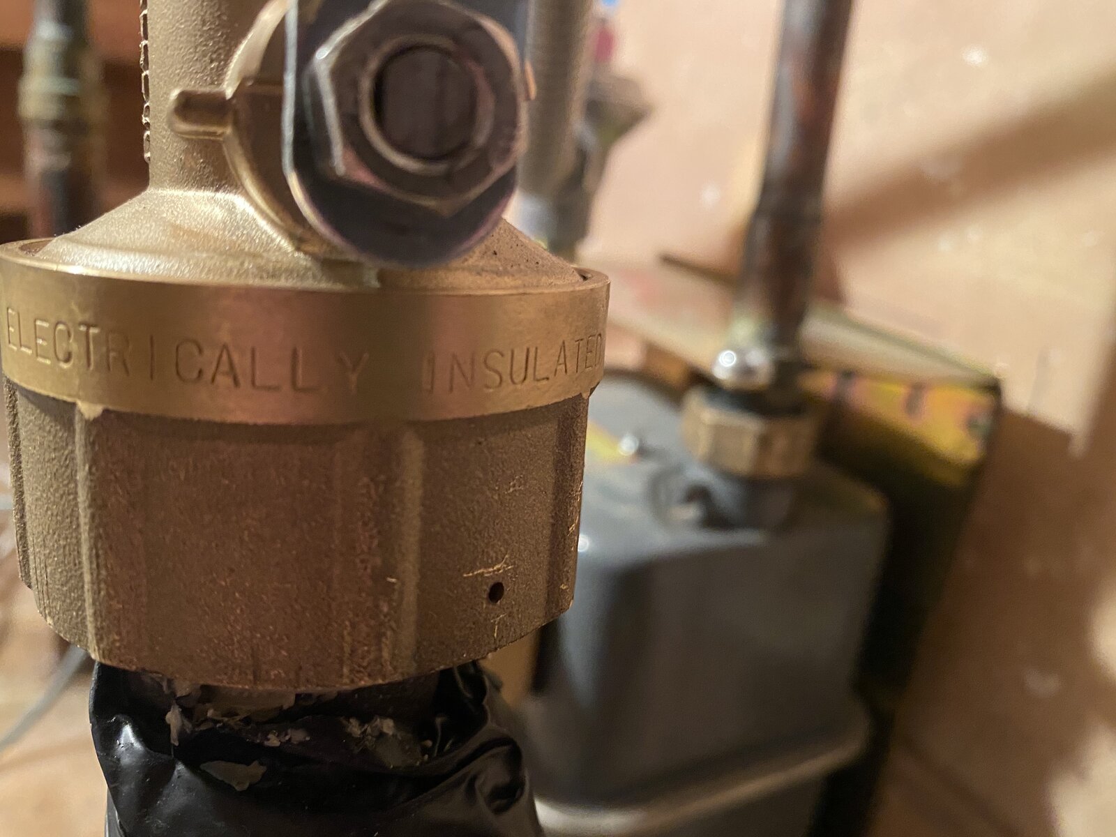 18th edition - where to bond gas supply pipe, if at all? | DIYnot Forums