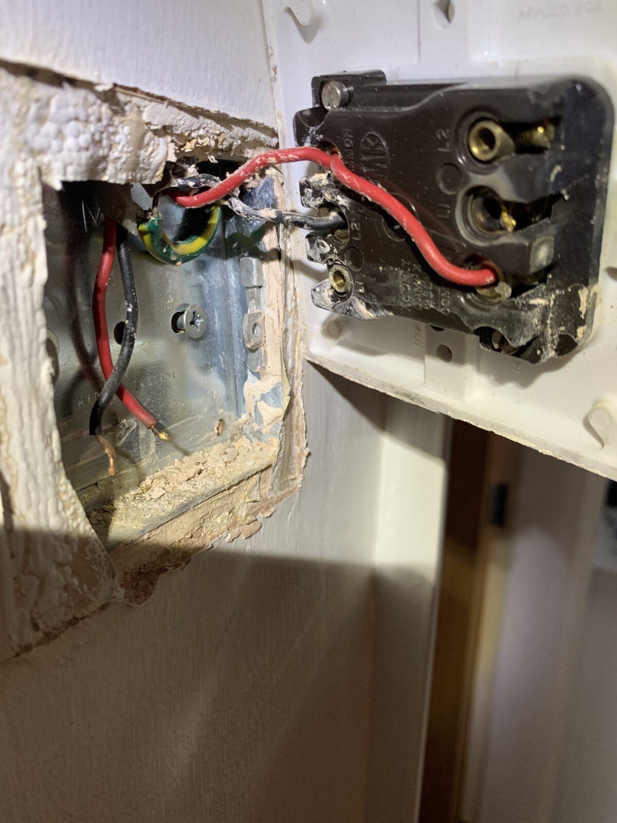 Hallway light switch - what goes where? | DIYnot Forums