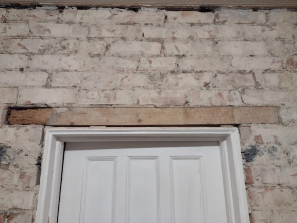 Do I need to replace this wooden lintel? Help / Advice needed please! | DIYnot Forums