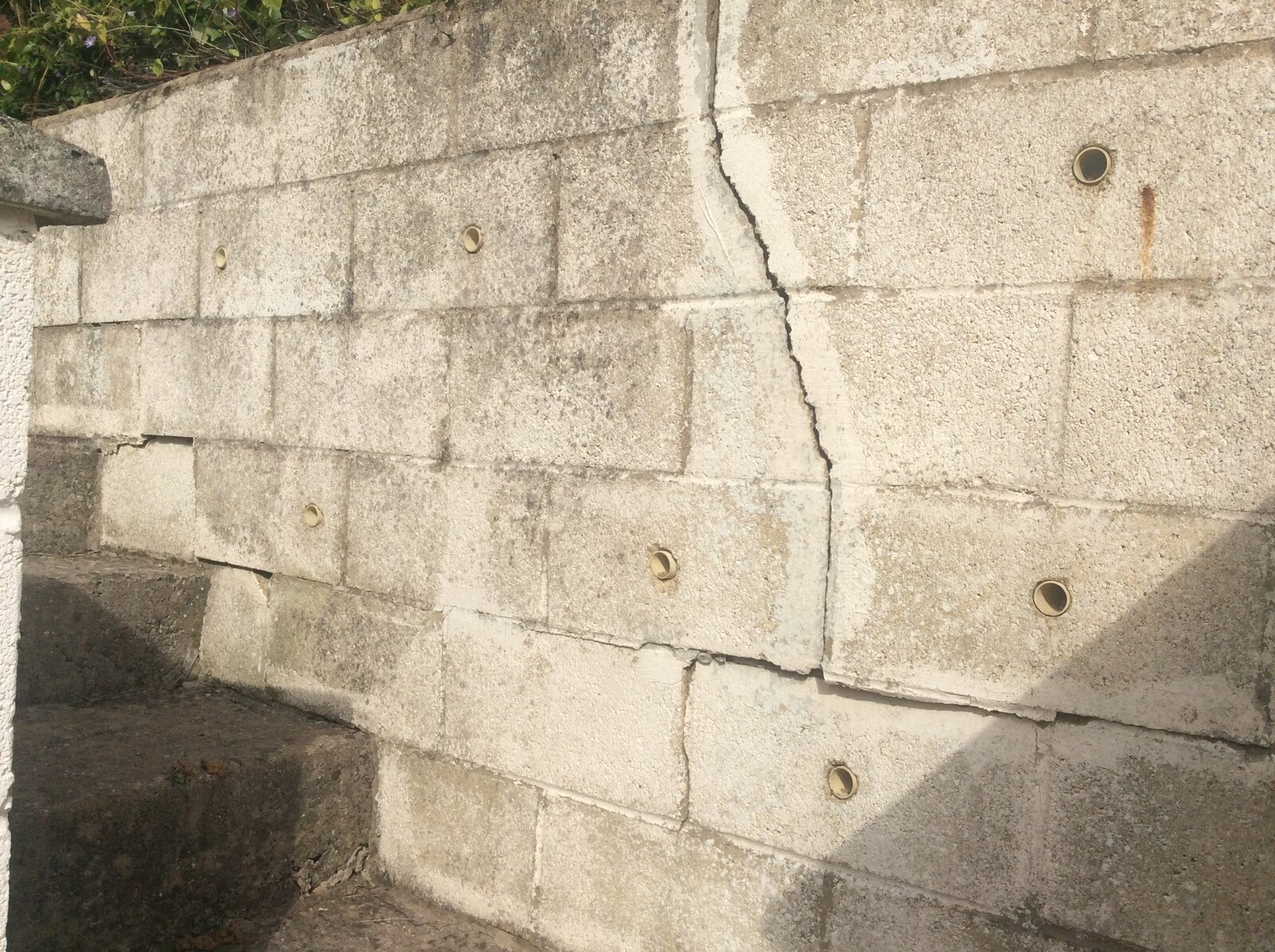 Repair or replace retaining wall | DIYnot Forums