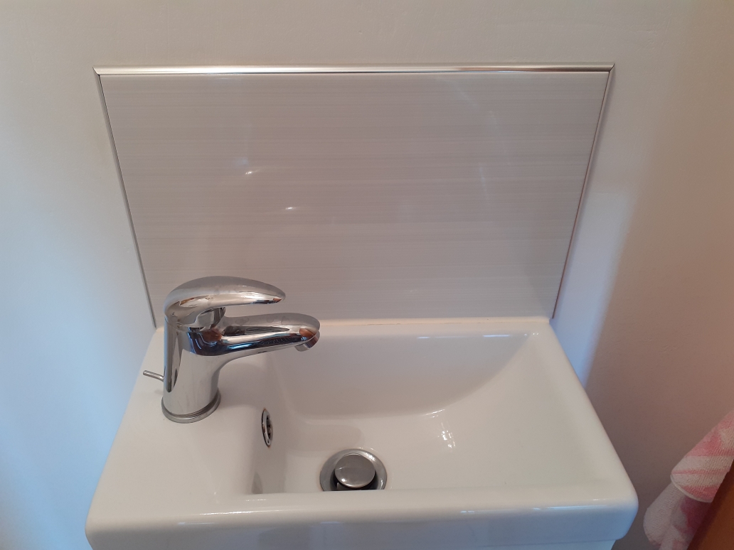 Single tile splashback | DIYnot Forums
