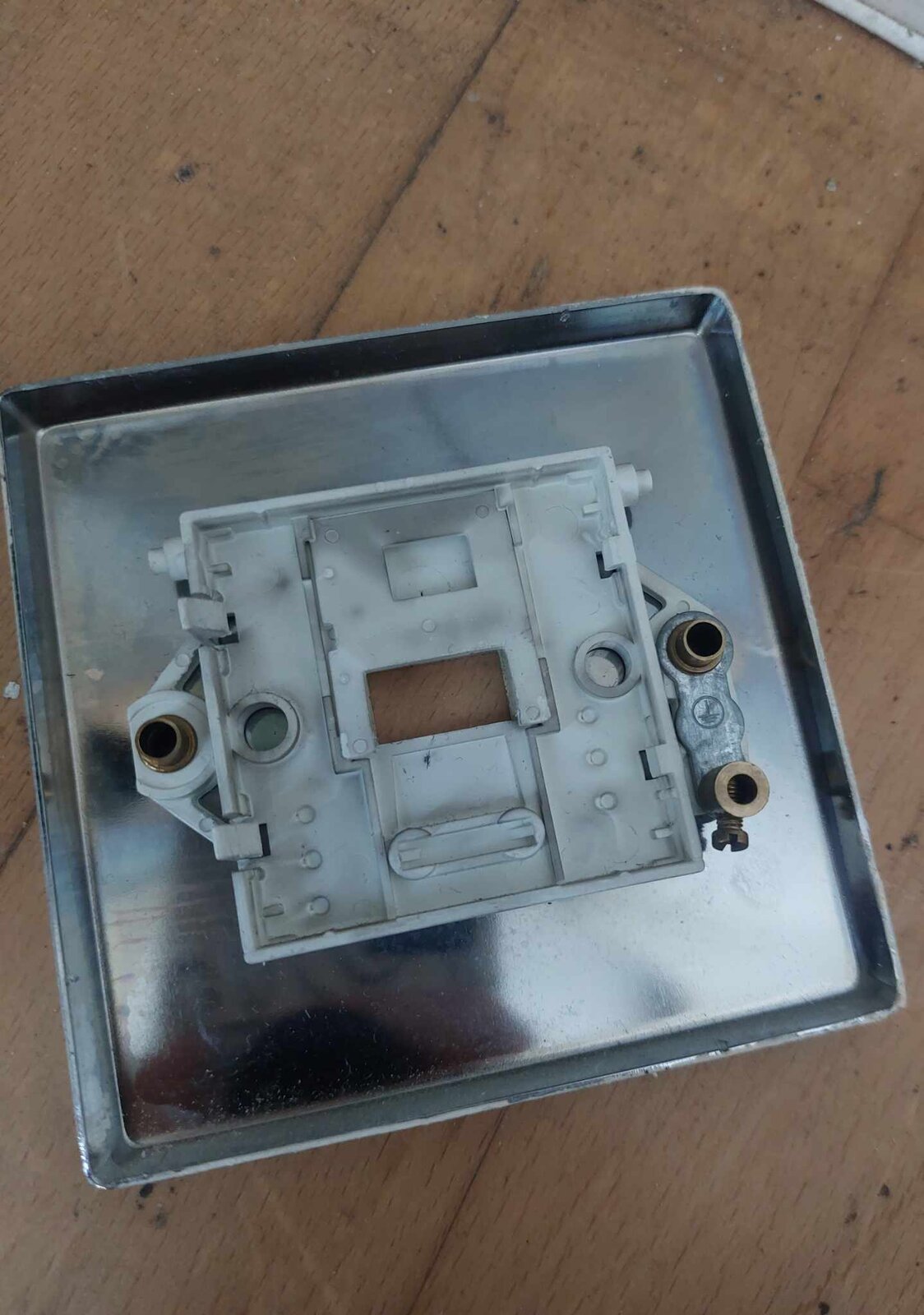 Replacing Slave Telephone Socket Cover | DIYnot Forums
