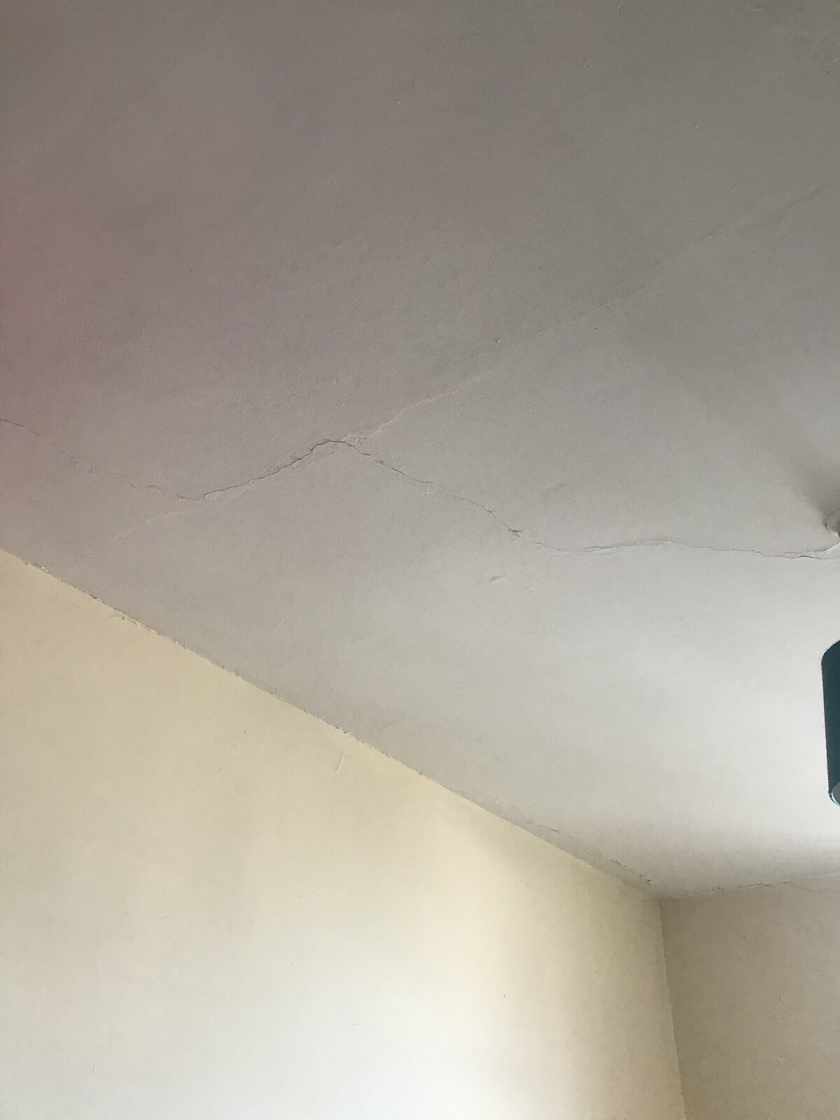 Help! Cracks on walls and ceilings | DIYnot Forums