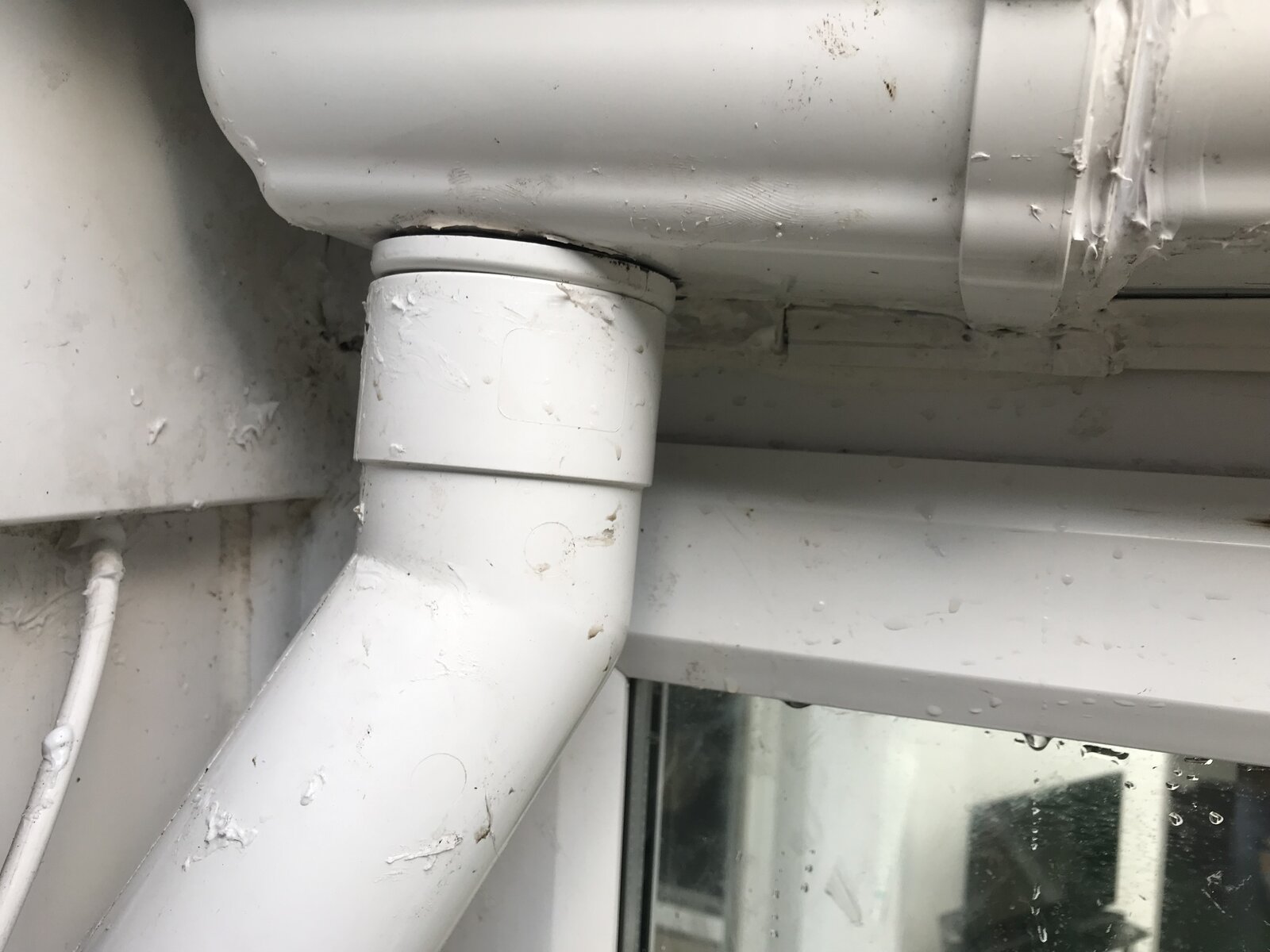 Leaking metal box gutter junction with plastic guttering | DIYnot Forums