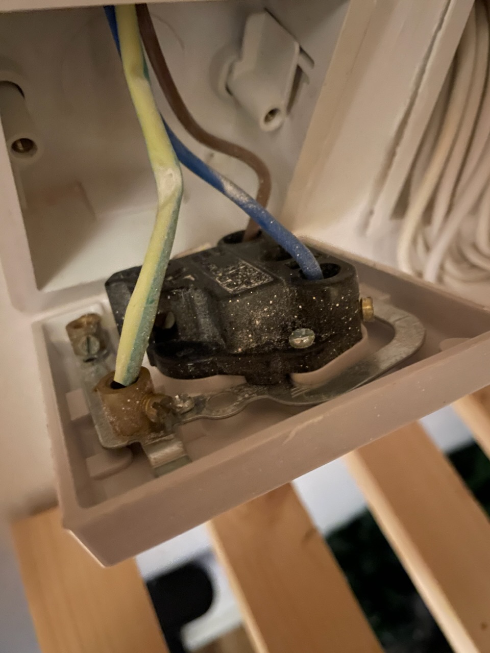 Alarm outlet in storage cupboard | DIYnot Forums