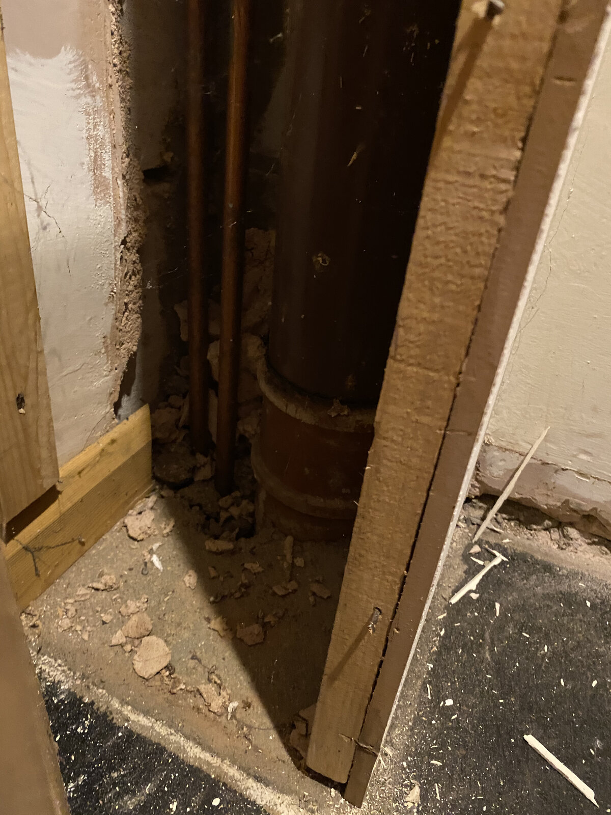 Moving a soil pipe a little bit | DIYnot Forums