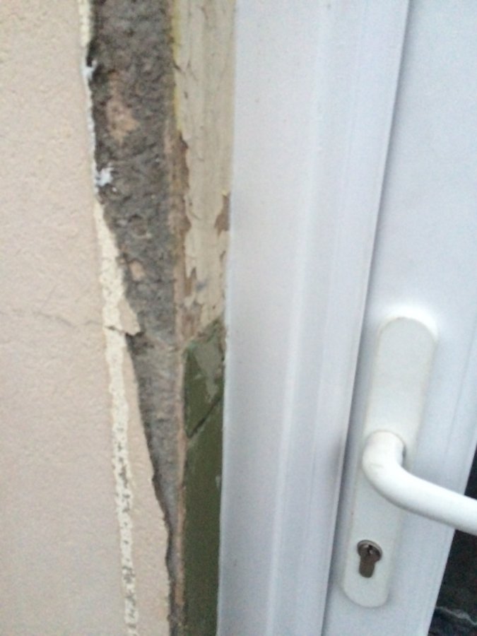 Filling front door surround | DIYnot Forums