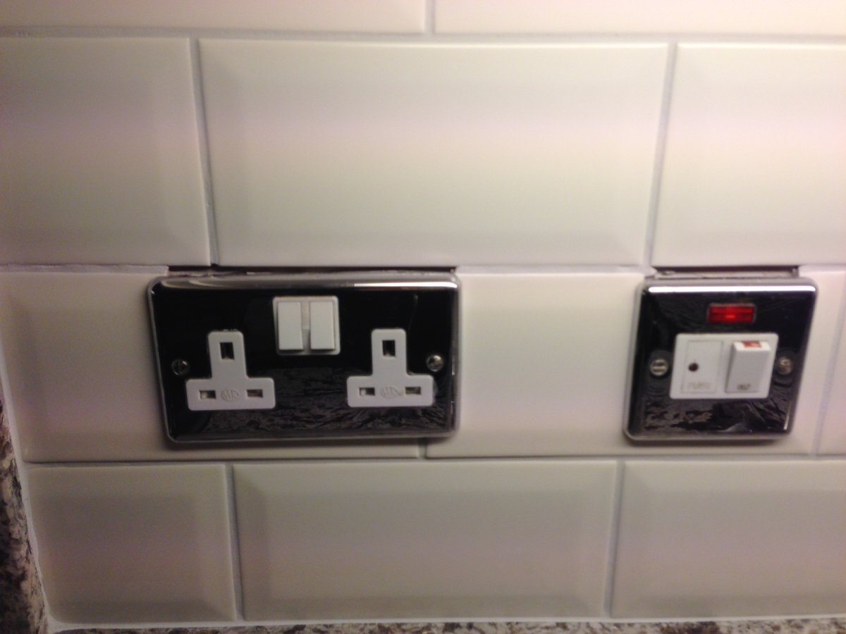 Gap around socket - Please help me | DIYnot Forums