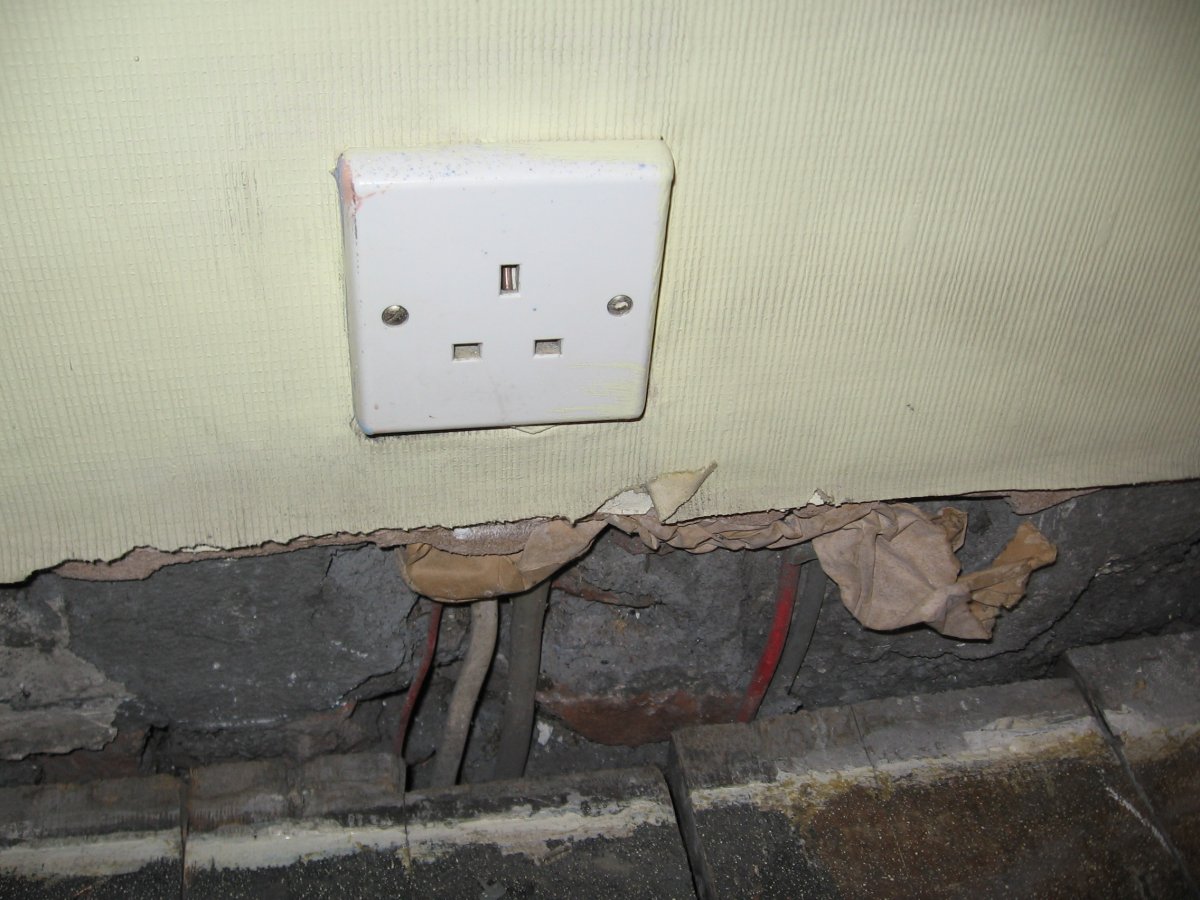 Is telephone wire for a socket Earth good? | DIYnot Forums