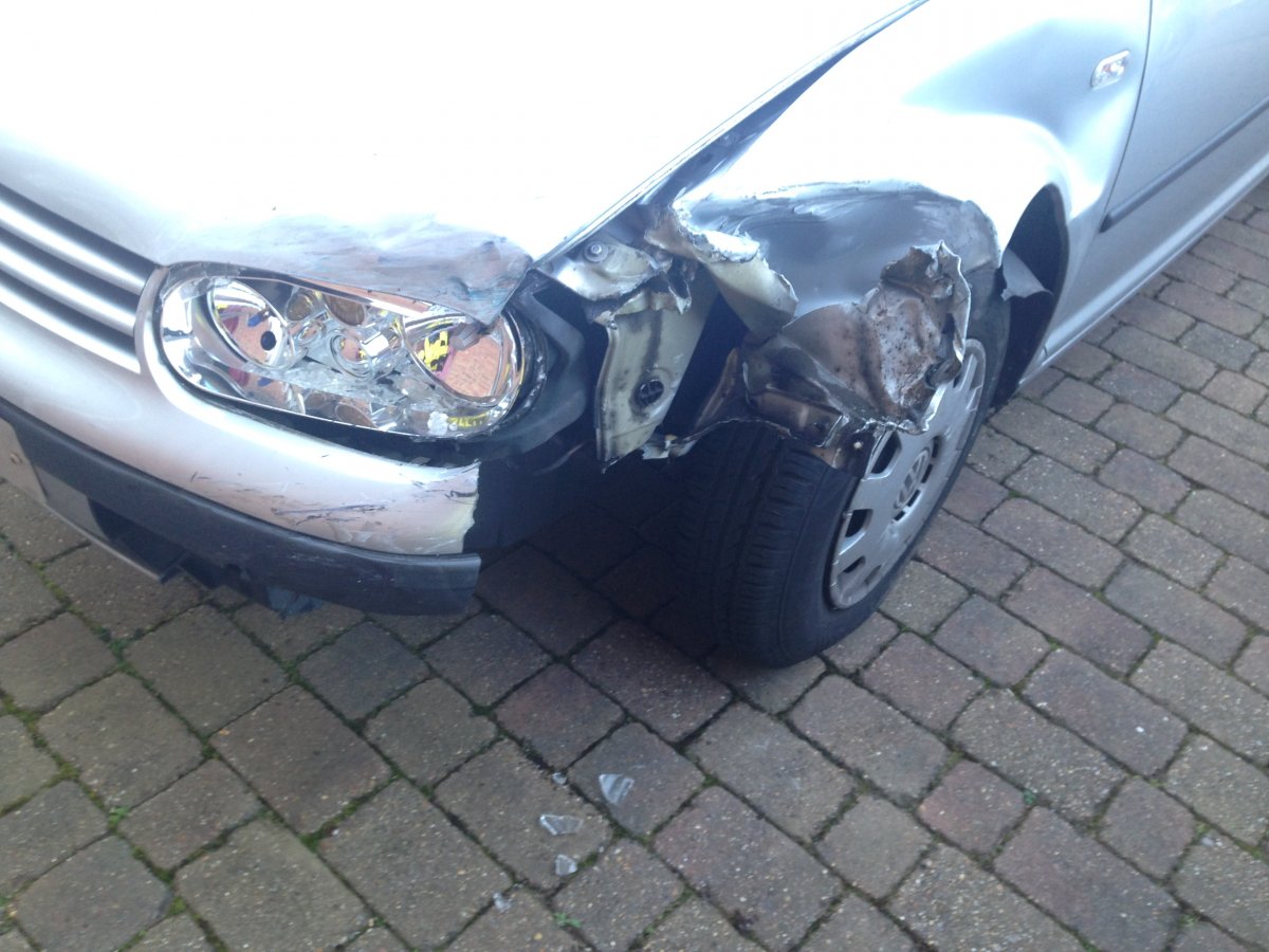 VW Golf MK4 1.4 16V 2001 Crash Damage | DIYnot Forums