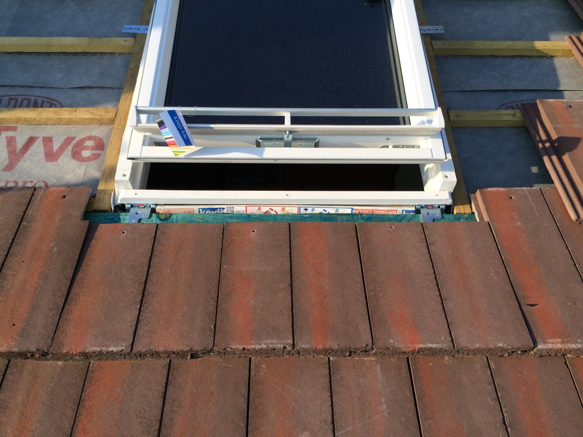 Flashing query around a roof window | DIYnot Forums
