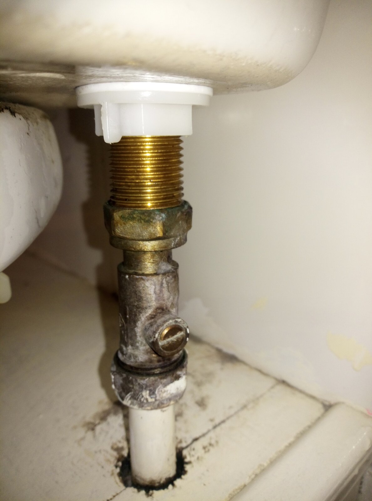 Leaking toilet | DIYnot Forums