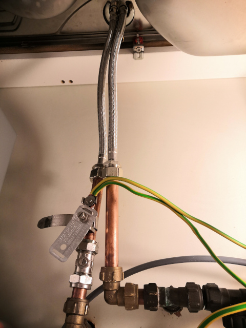 Kitchen tap tail size | DIYnot Forums