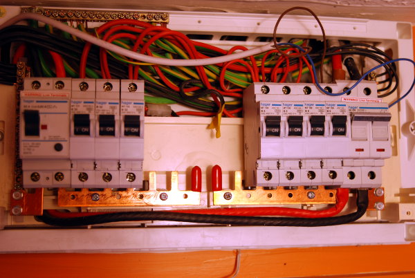 How do I add a bell transformer to THIS consumer unit | DIYnot Forums