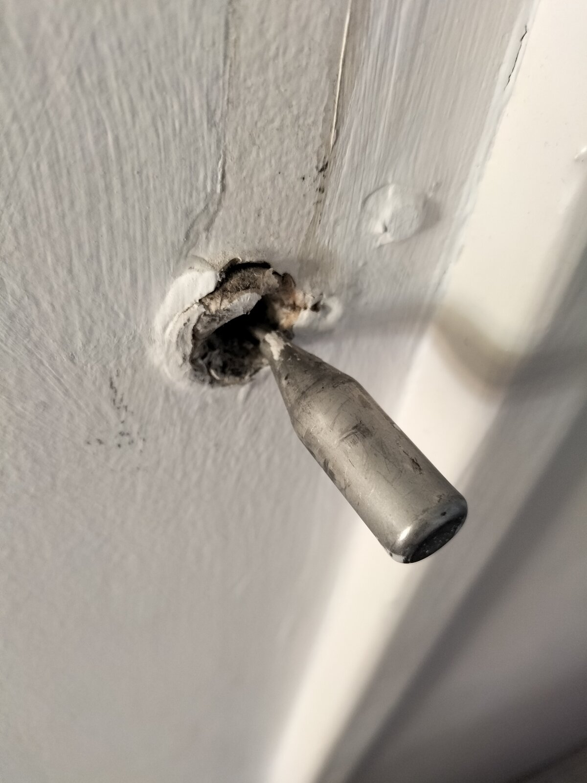 Metal sensor/wire poking out of wall? | DIYnot Forums