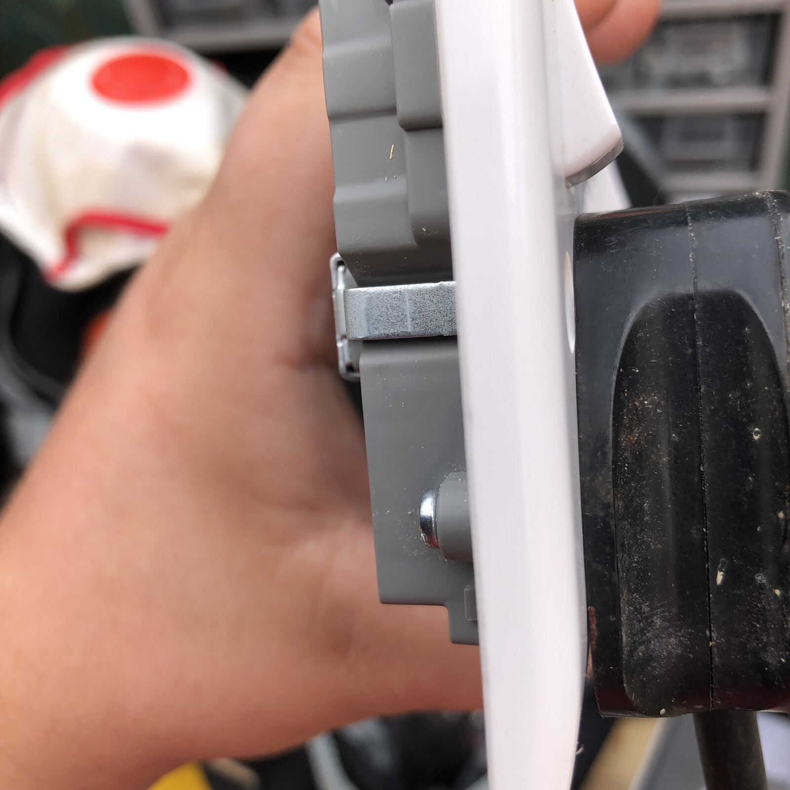 A simple issue with new socket switch? | DIYnot Forums