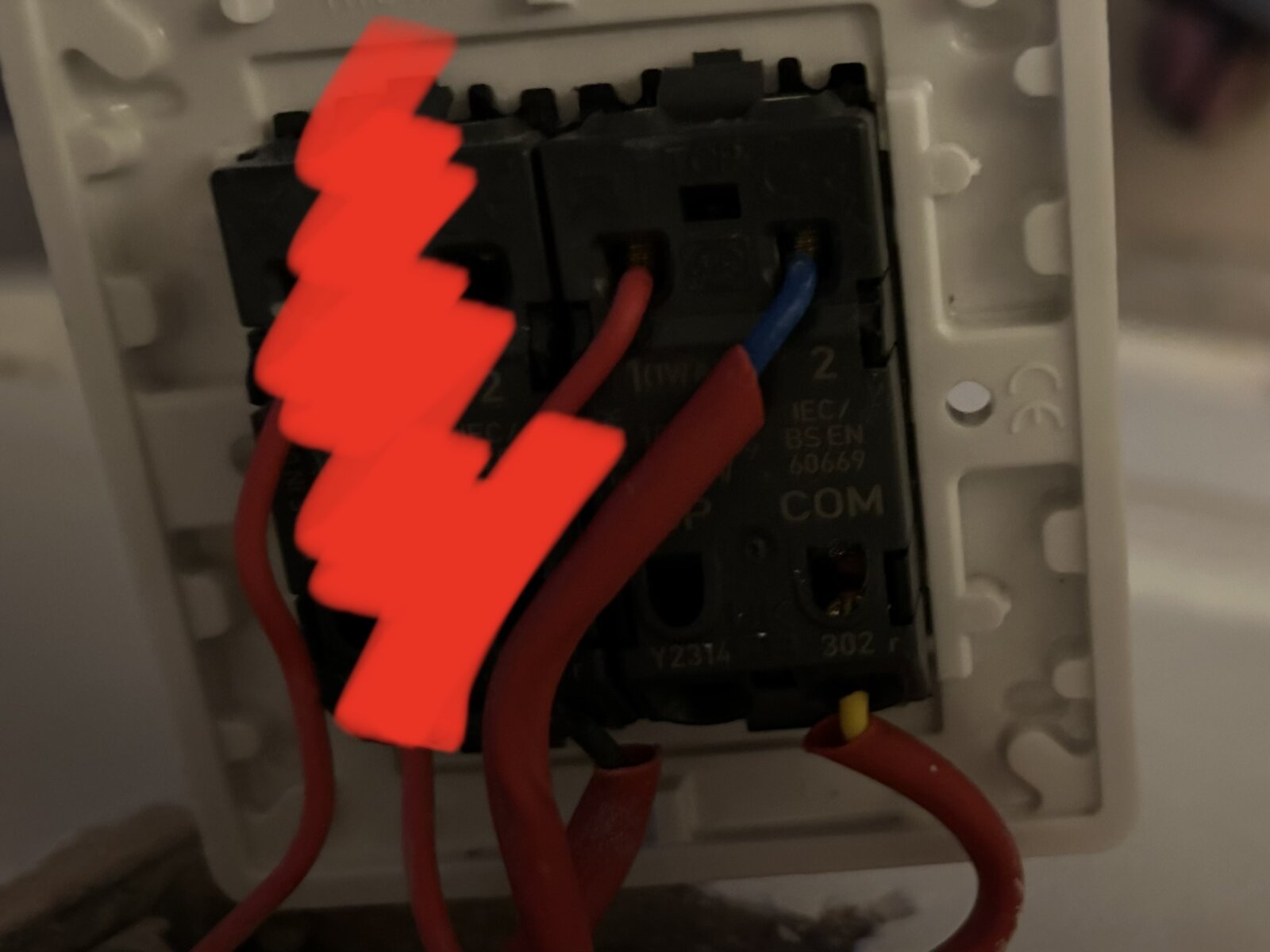 3 switches for 1 light issue | DIYnot Forums