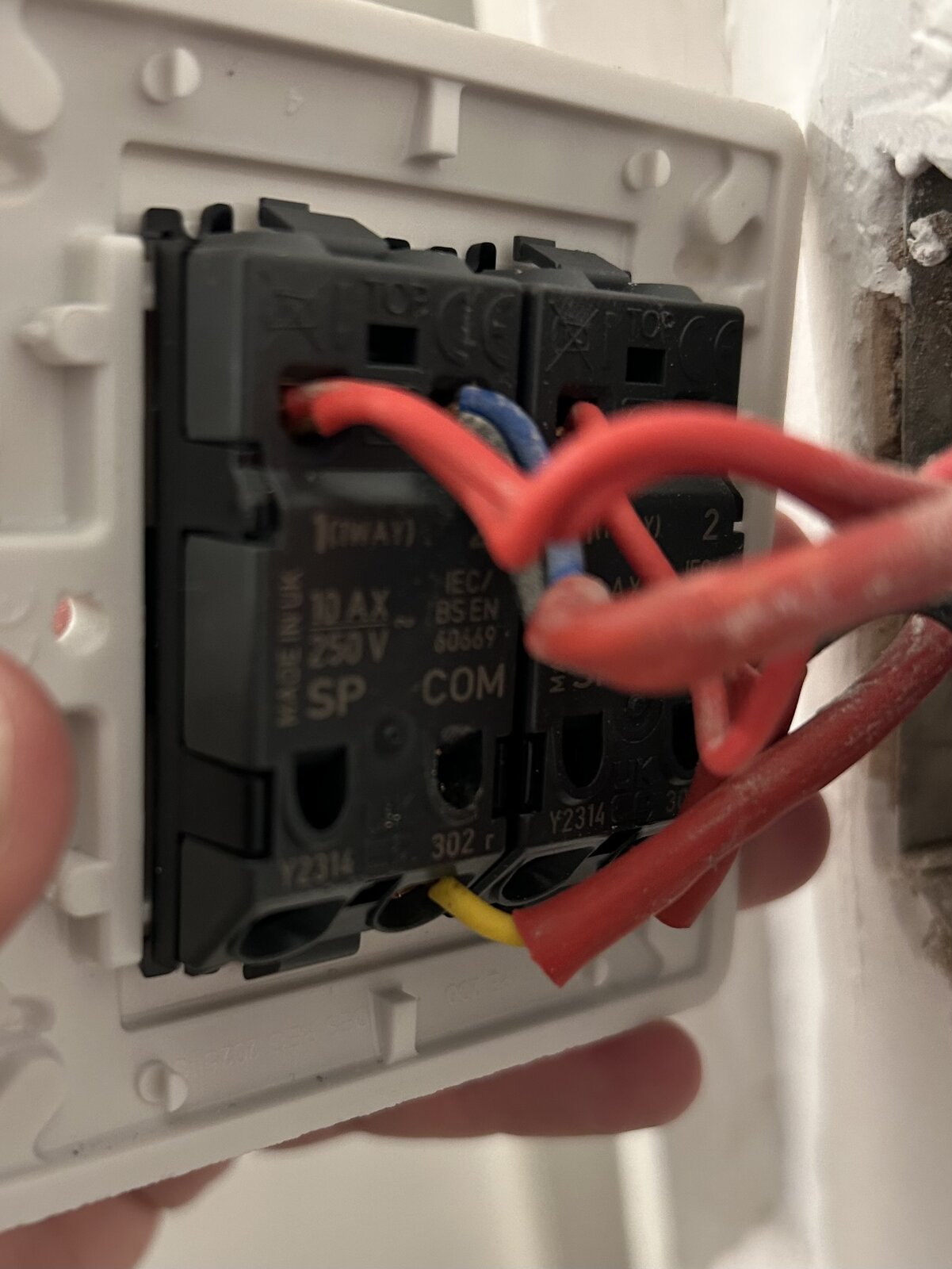 3 switches for 1 light issue | DIYnot Forums