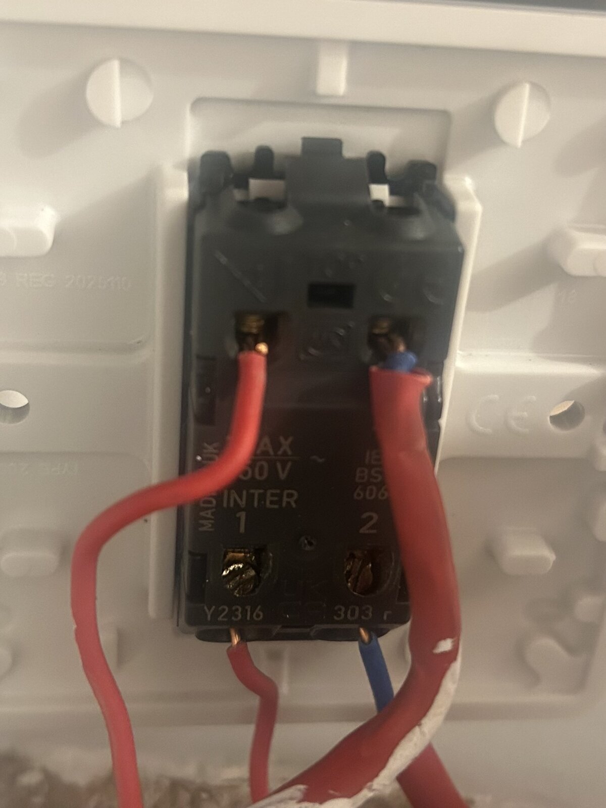 3 switches for 1 light issue | DIYnot Forums