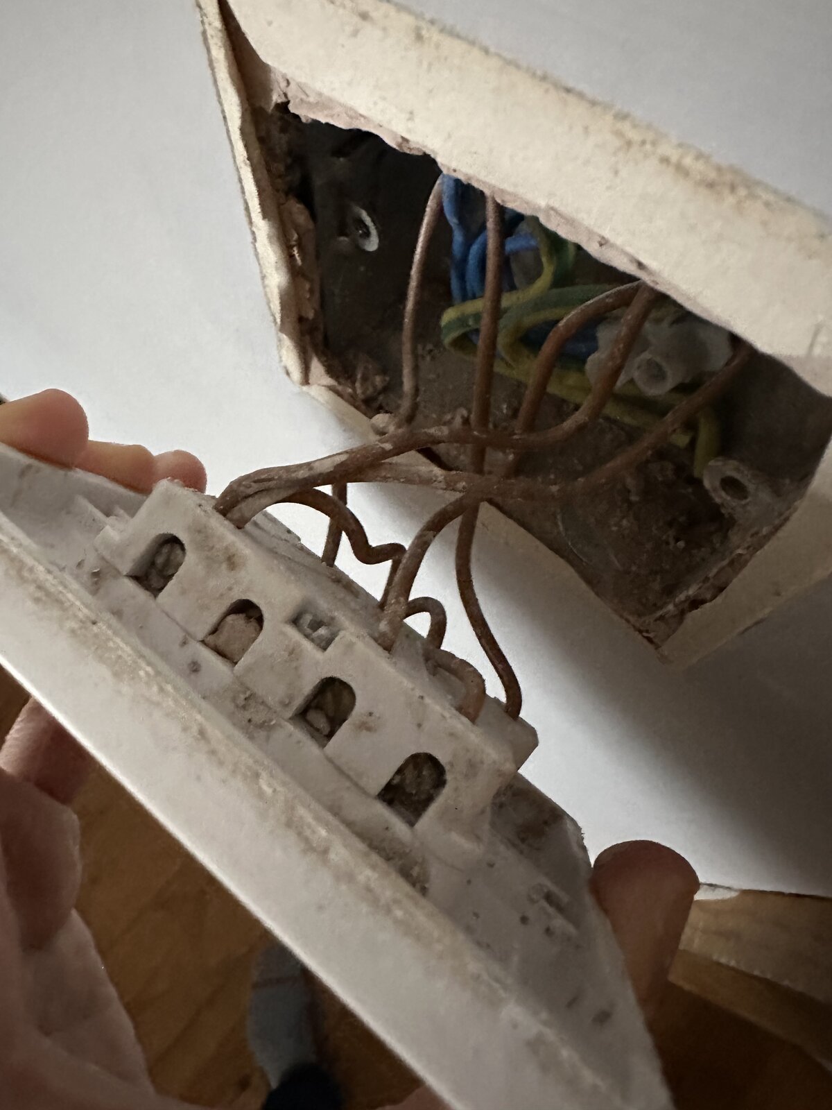 Kitchen light switch | DIYnot Forums