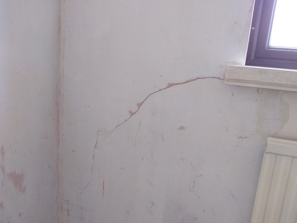 Are these cracks a sign of a problem? | DIYnot Forums