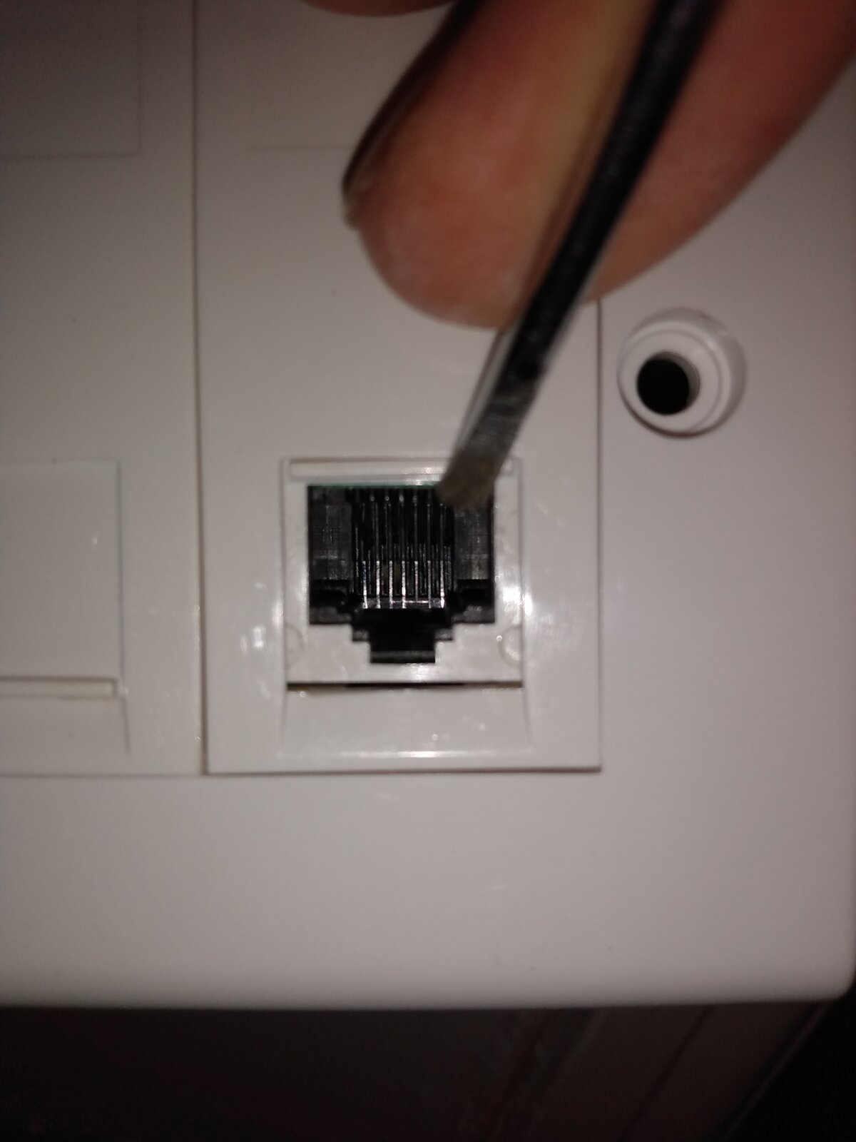 One ethernet port / socket failed | DIYnot Forums