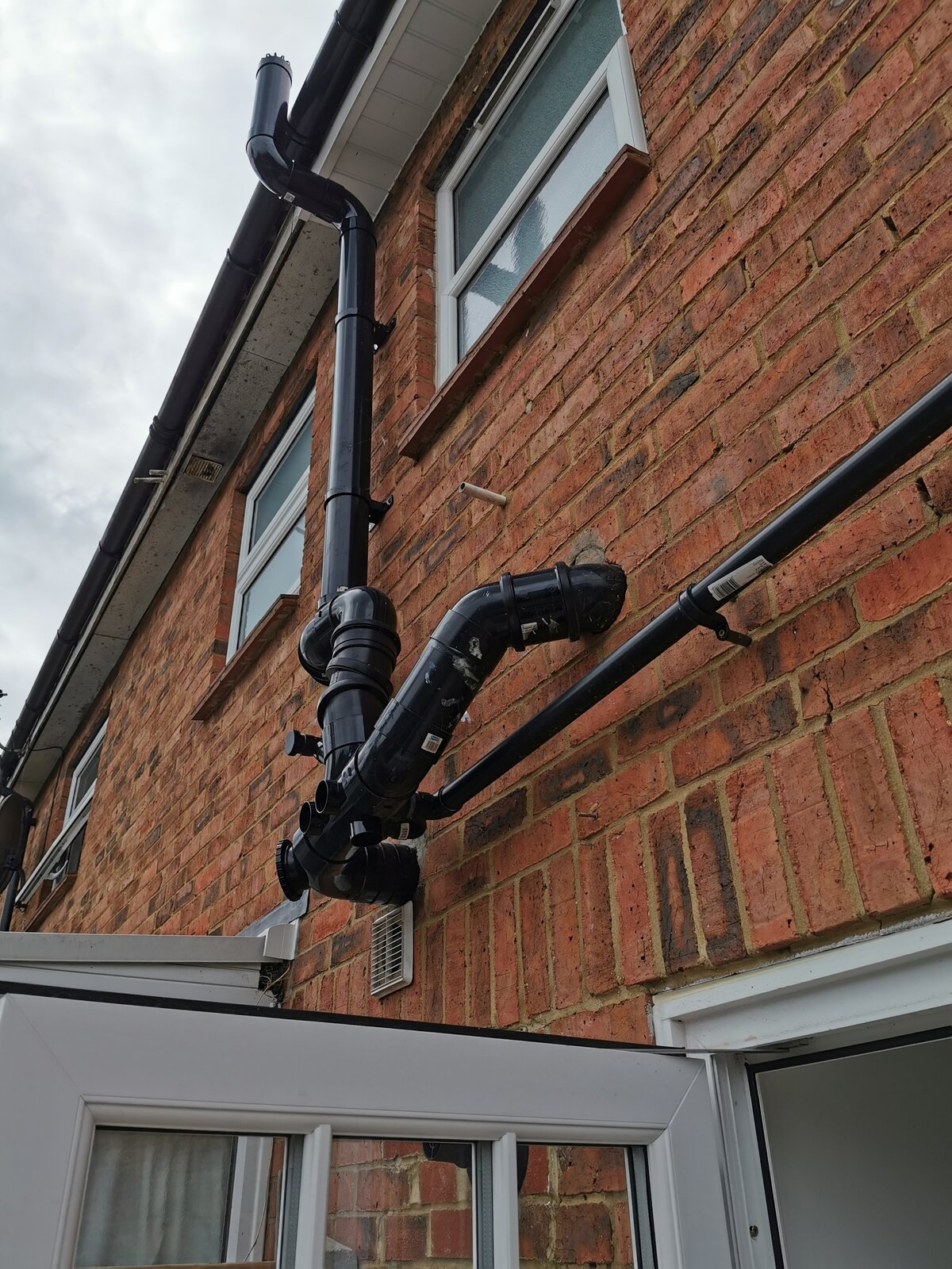 Roast my external waste pipe | DIYnot Forums