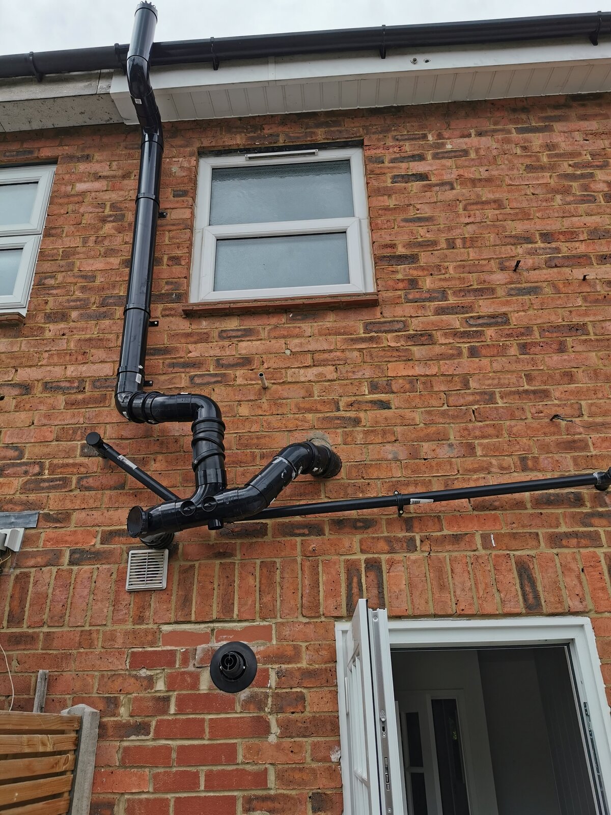 Roast my external waste pipe | DIYnot Forums