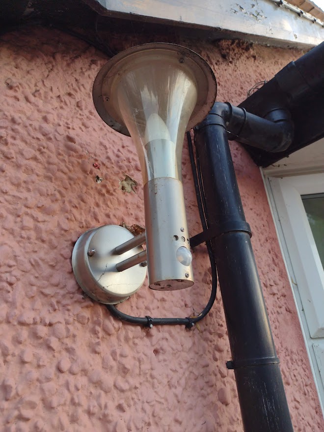 Temporary removal / disconnect of outside lights for render job | DIYnot Forums