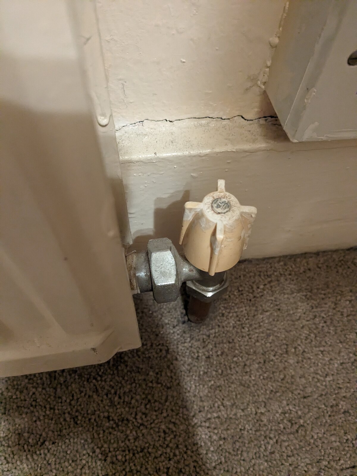 Confusing radiator valves | DIYnot Forums