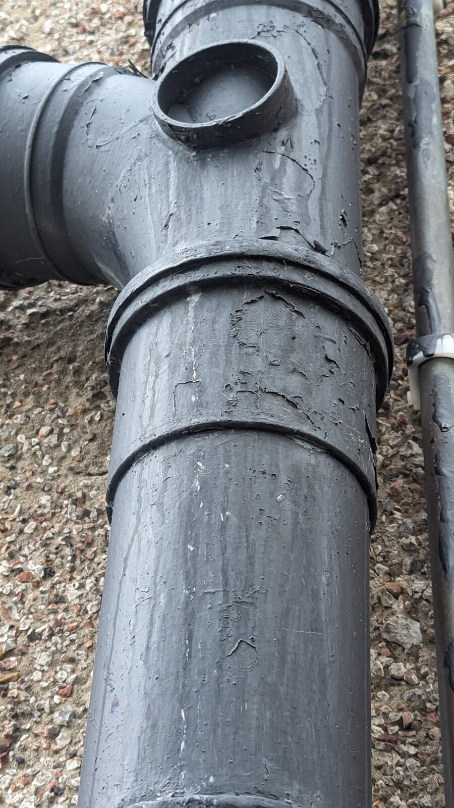 Outside waste pipe leaking | DIYnot Forums