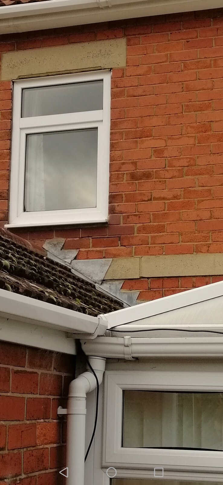 Cracked External Brick | DIYnot Forums