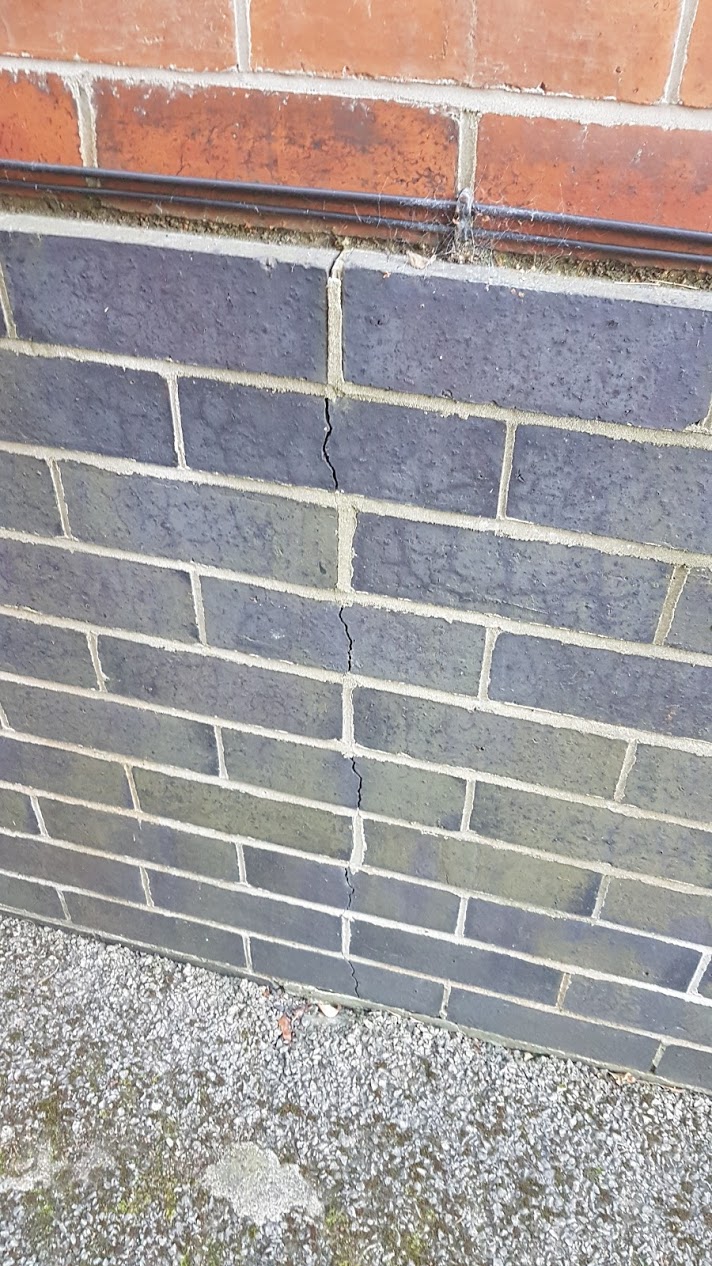 Cracked Bricks | DIYnot Forums