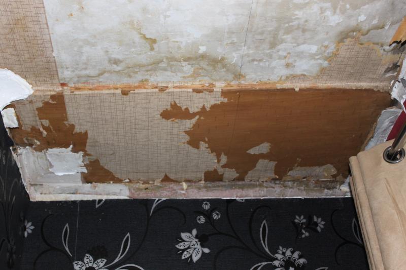 Ceiling drops in one corner of room | DIYnot Forums