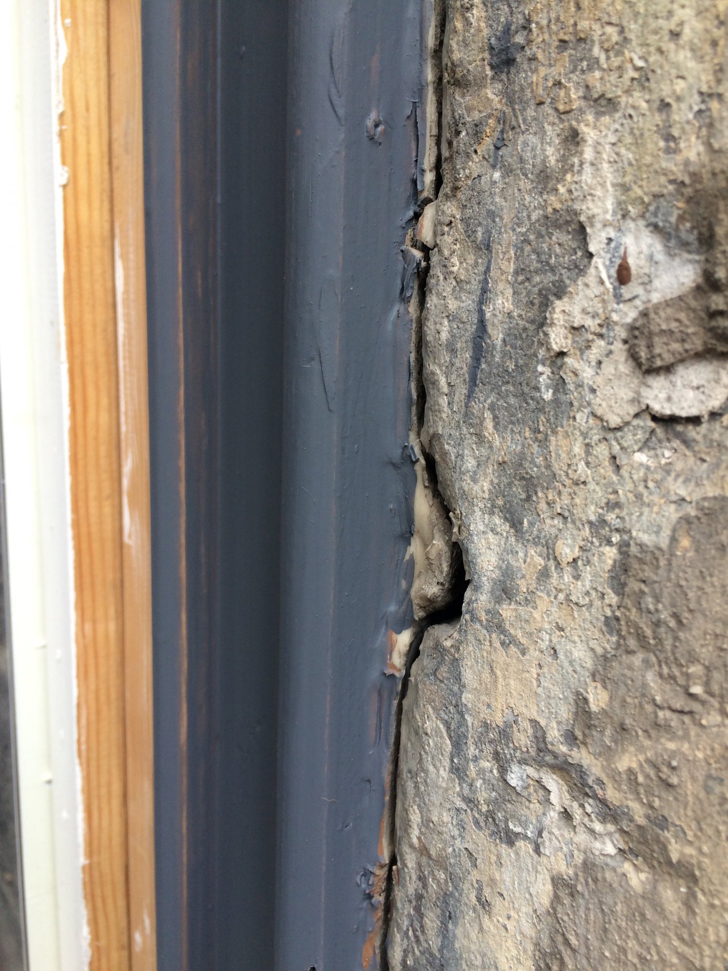 Sand mastic around sash case | DIYnot Forums