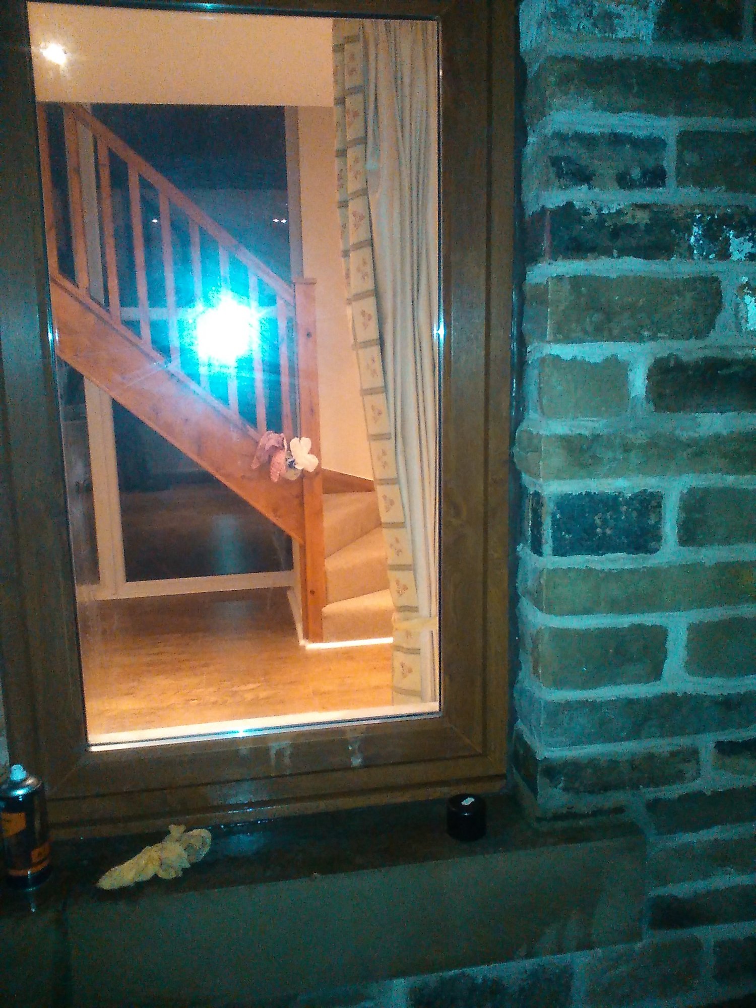 Damaged window | DIYnot Forums