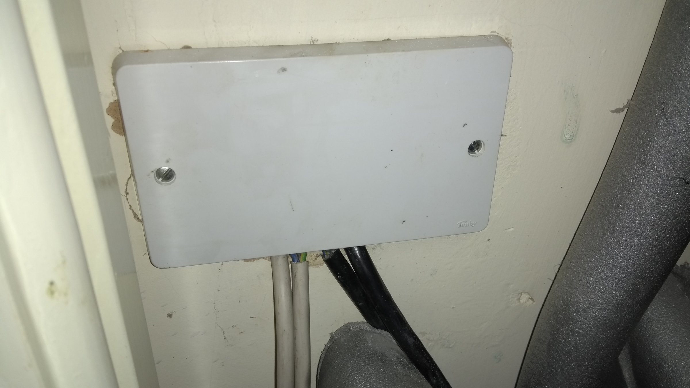 Cable management in an airing cupboard | DIYnot Forums