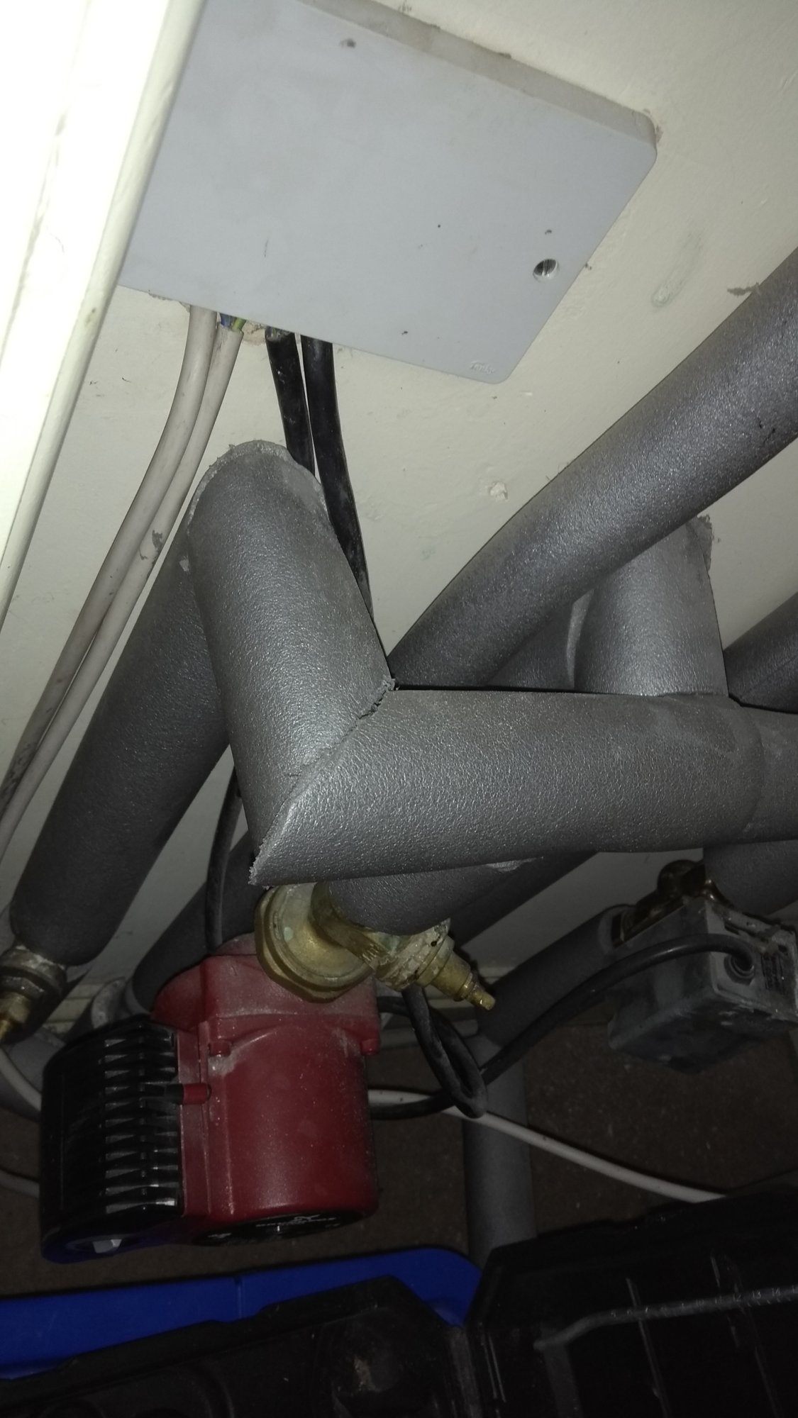 Cable management in an airing cupboard | DIYnot Forums