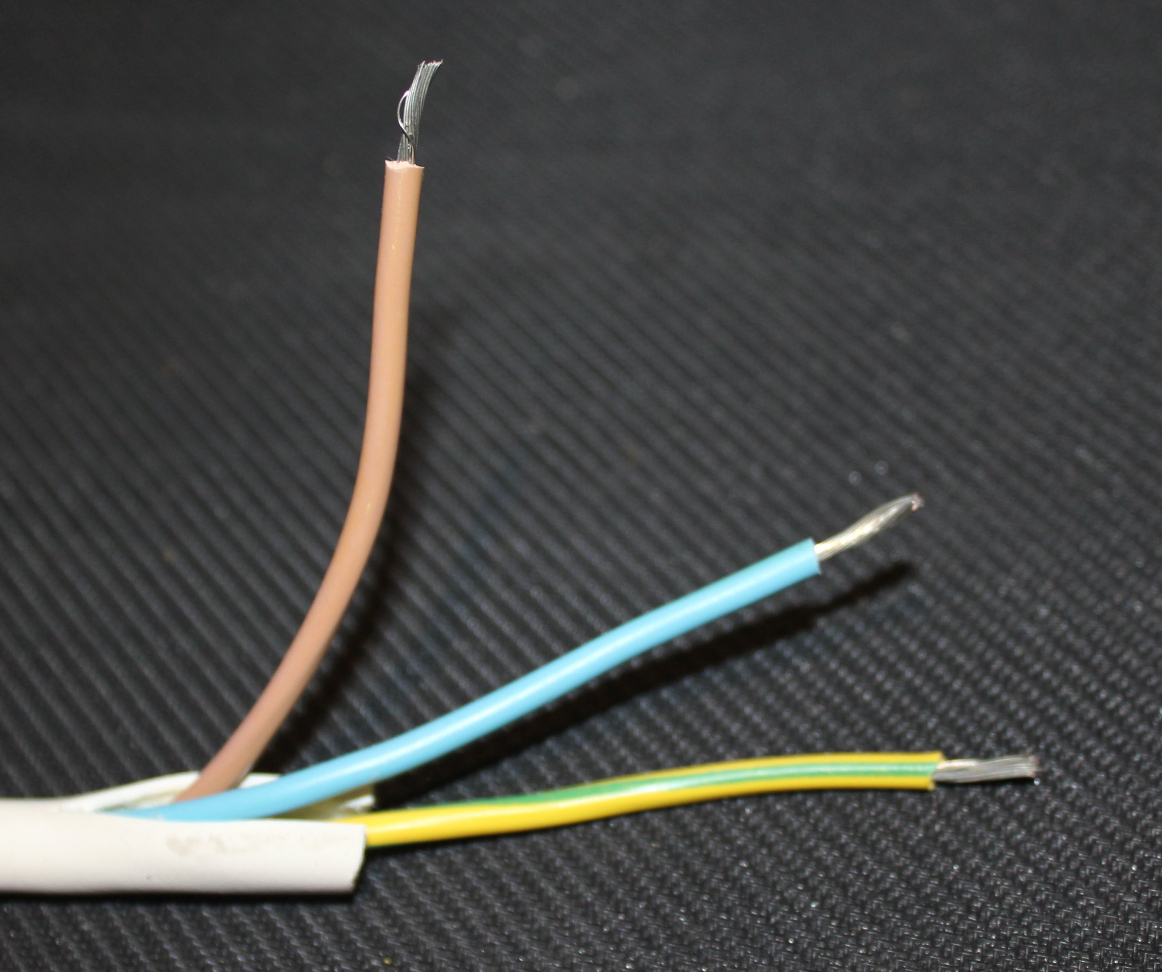 Silver coloured 3 core flex? | DIYnot Forums