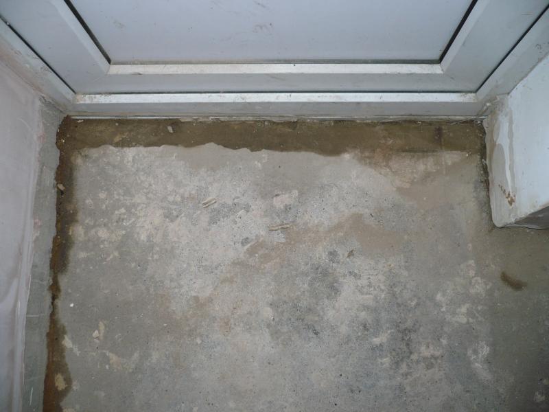 Howto fix crappy damp mortar fillet? | DIYnot Forums