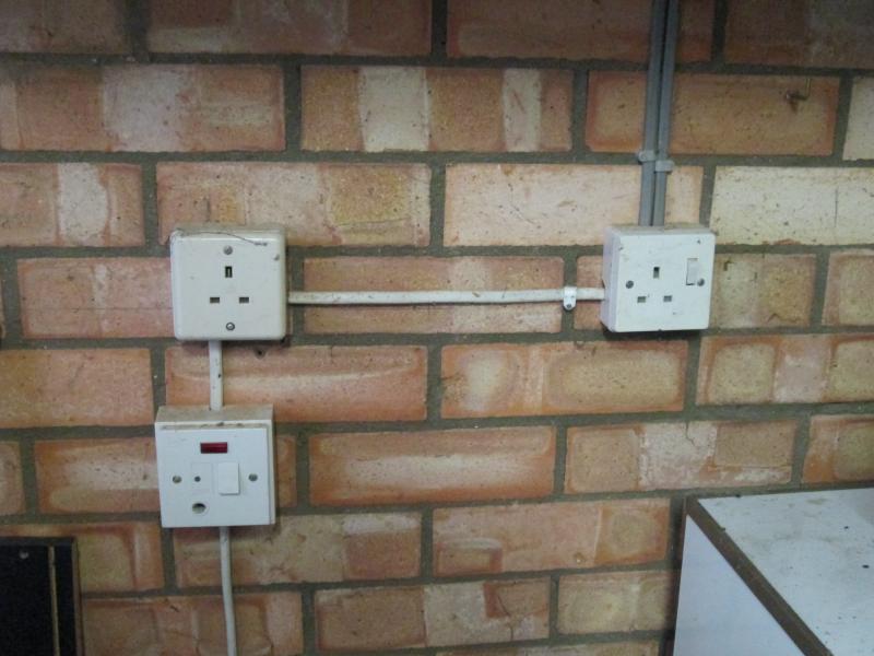 Socket Switching Mystery... | DIYnot Forums