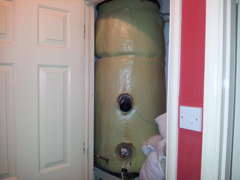 Water storage tank leaking!! | DIYnot Forums