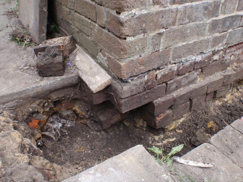 Missing foundation bricks | DIYnot Forums
