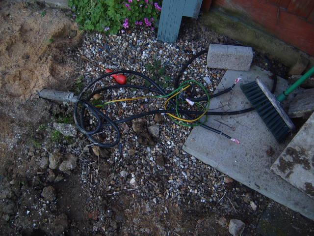 Electrical cable in the garden | DIYnot Forums