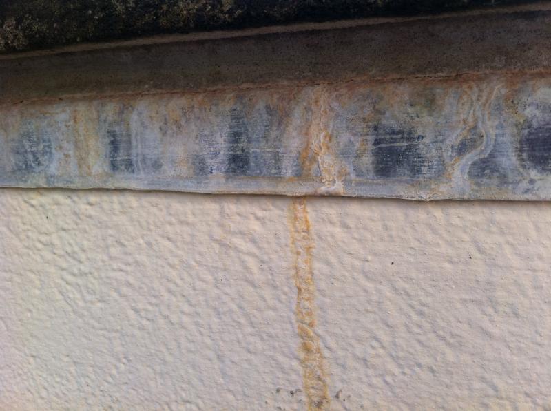 What is staining this wall. the lead or the coping stones? | DIYnot Forums
