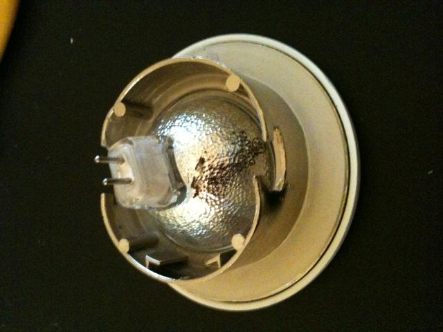 Changing a recessed halogen bulb | DIYnot Forums