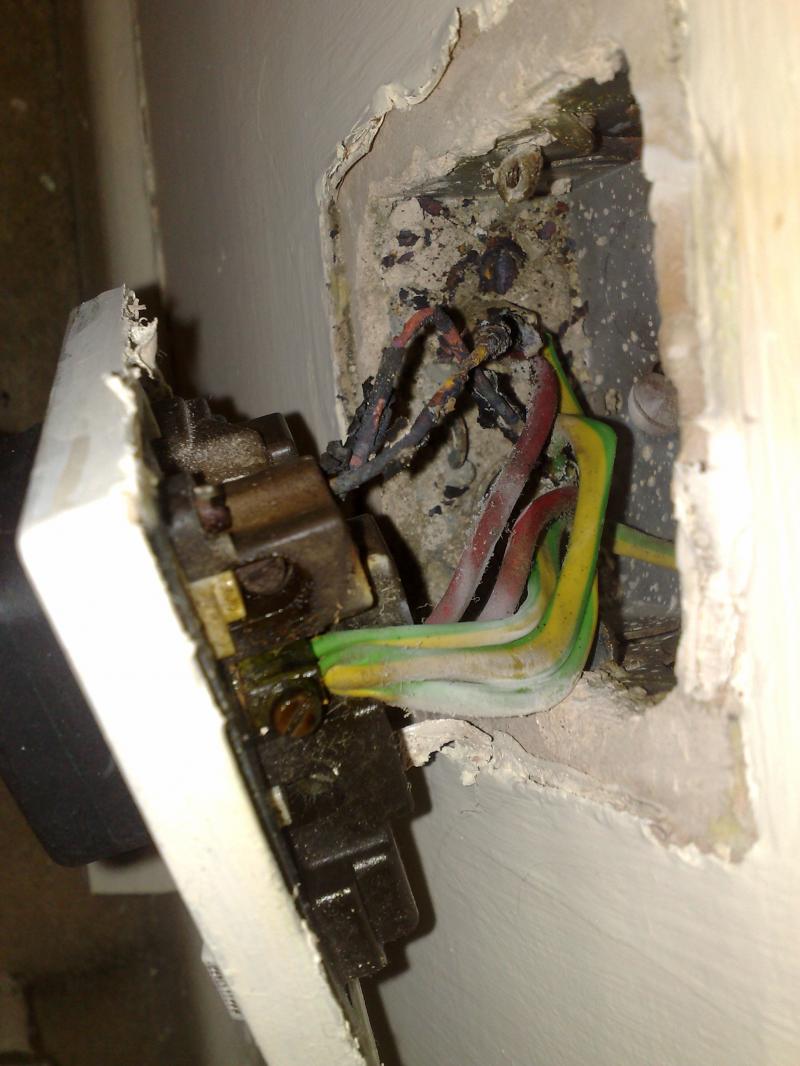 Whats going on here? Neutral burnt with photos | DIYnot Forums